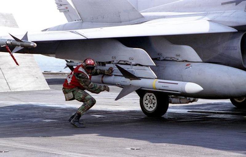 AIM-7空空导弹（1955年服役于美国的空空导弹）_尚可名片